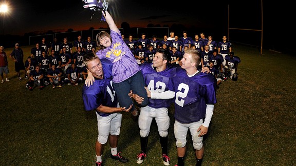 Football Team Stops Bullying – Kindness Blog