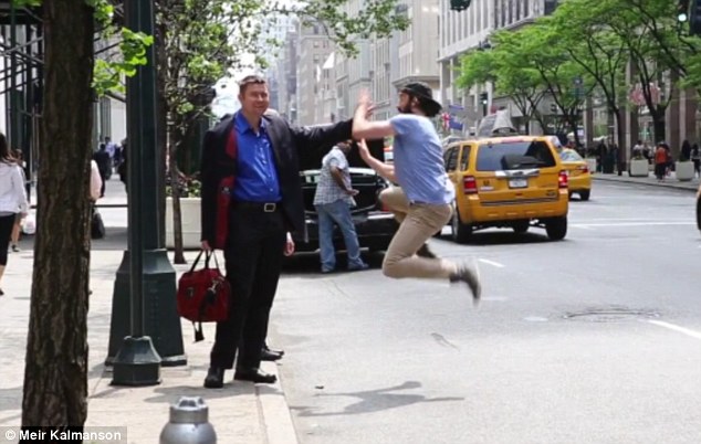 This Happy New Yorker Shares The Love, One High-Five At A Time ...